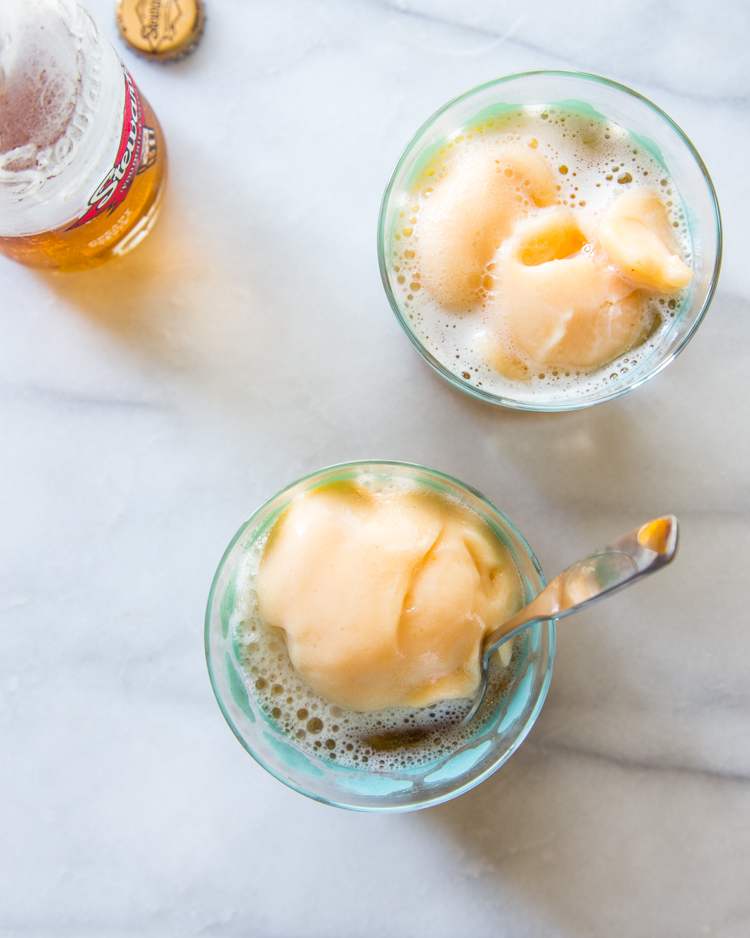 Cream Soda Peach Floats | JellyToastBlog.com - Jelly Toast